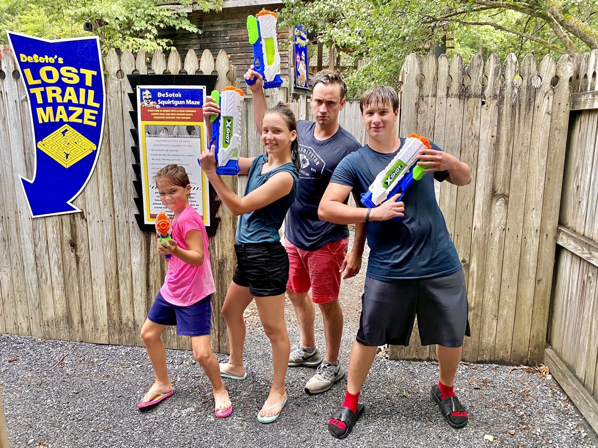 Squirt Gun Lost Trail Maze - Majestic Caverns